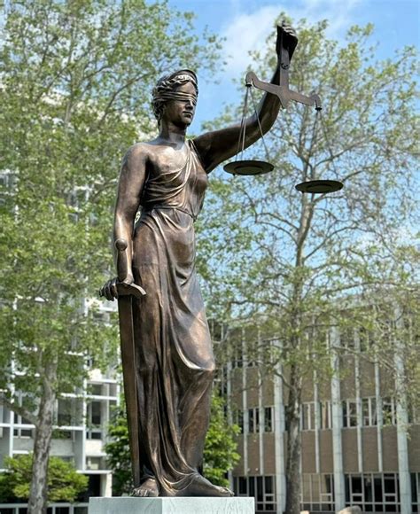Lady Justice Statue Meaning From Greek Themis To Roman Justitia