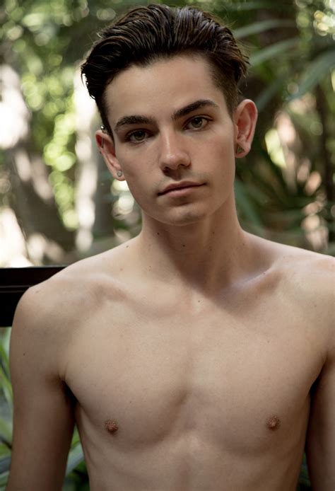 Eli Bennet Photo 16
