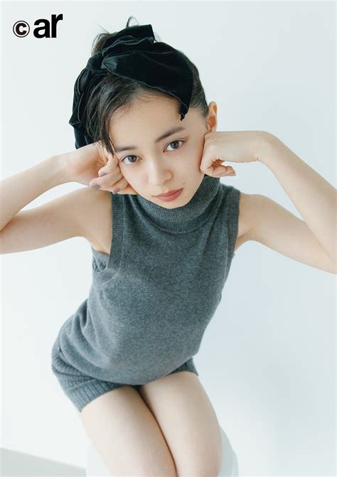 アンジュルム上國料萌衣、ノースリーブ＆ショートパンツで素肌輝く あざと可愛いネコメイク披露 モデルプレス