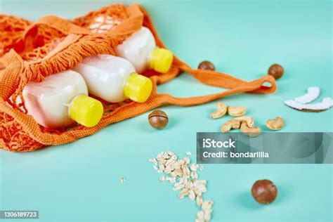 식료품 다양한 비건 식물 기반 우유 비 유제품 우유 비채식 우유의 대체 유형을 쇼핑 개념에 대한 스톡 사진 및 기타 이미지 개념 건강한 생활방식 건강한 식생활