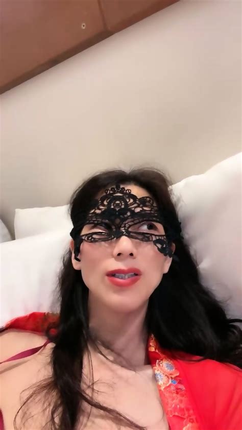 极品御姐跟她的老外男友激情啪啪大秀直播给狼友看，小嘴塞不下大鸡巴 Eporner