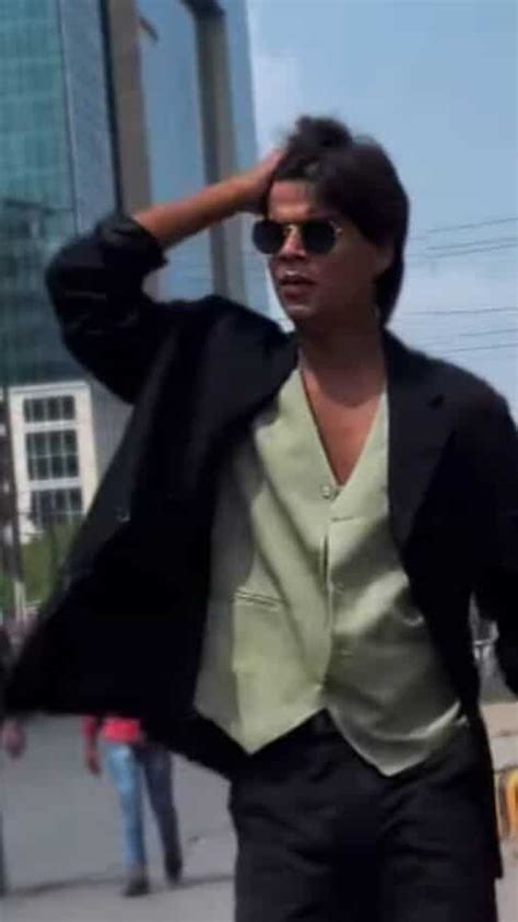 Meet Suraj Kumar Shah Rukh Khans Lookalike From Jharkhand Who Has Bagged A Film