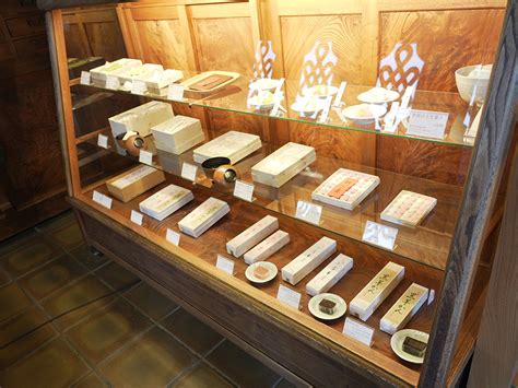 鍵善良房の園の賑いと菊寿糖 京都グルメ・京都観光 Go Kyoto京都グルメ・京都観光 Go Kyoto