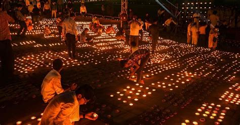폭죽 금지됐는데 인도 힌두교 최대 축제 디왈리에 대기 오염 몸살