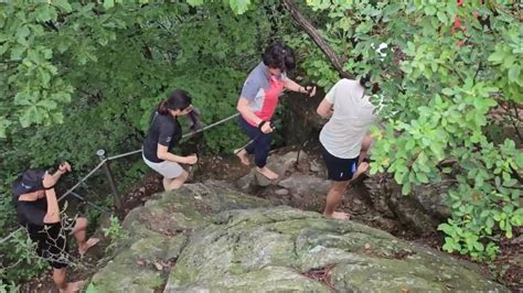 맨발로 산을 오르는 사람들 Youtube