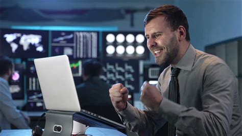 ПЕРВЫЙ В МИРЕ РОБОТ С ИСКУССТВЕННЫМ ИНТЕЛЛЕКТОМ ДЛЯ ТОРГОВЛИ БИНАРНЫМИ ОПЦИОНАМИ Youtube