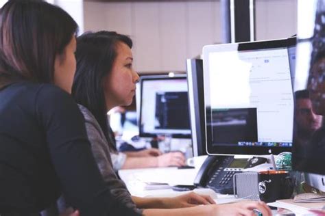 7 Reasons Why You Should Outsource Software Development Fincyte