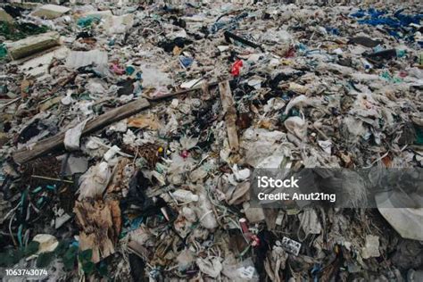 쓰레기 쓰레기 덤프 폐기물 매 립 지 세계에 가정에서 폐기물 더미 온난화 0명에 대한 스톡 사진 및 기타 이미지 0명 가방 가정 생활 Istock