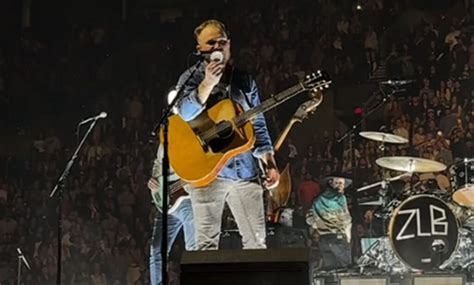 Zach Bryan Stops Concert After Fan Throws Zyn Can Onto Stage “lets Not Be D Ks Huh