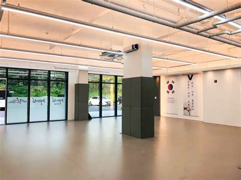 노출천장으로 탁 트인 느낌의 45평 태권도 학원 인테리어 인천 중구 중산동