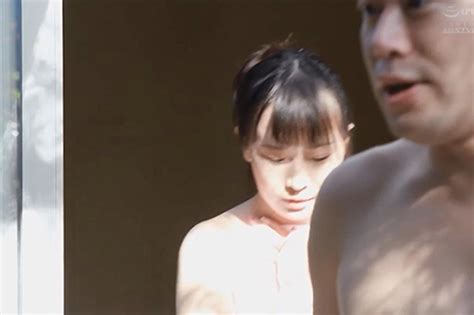 得意先の慰安旅行 1 夫婦で同行したばかりに得意先の連中はセクハラ男たちだった ヒロインの裸