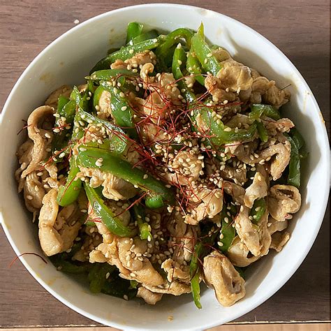 ごま油香る 豚肉とピーマンのピリ辛炒めのたべれぽ By くまᵔᴥᵔ クラシル