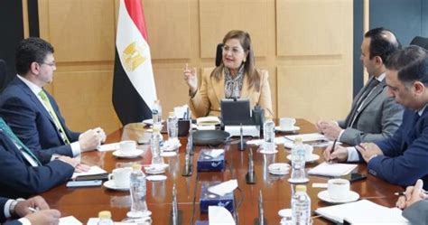 وزيرة التخطيط تلتقي بالفريق التنفيذى لبنك ستاندرد تشارترد لدعم سبل