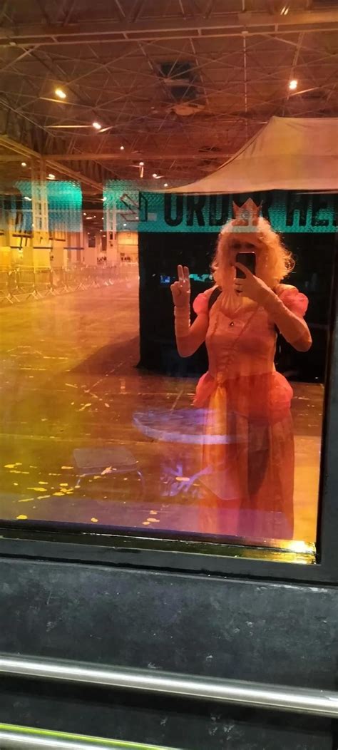 Threw Together Amateur Princess Peach Crossplay For Comic Con Rcosplay