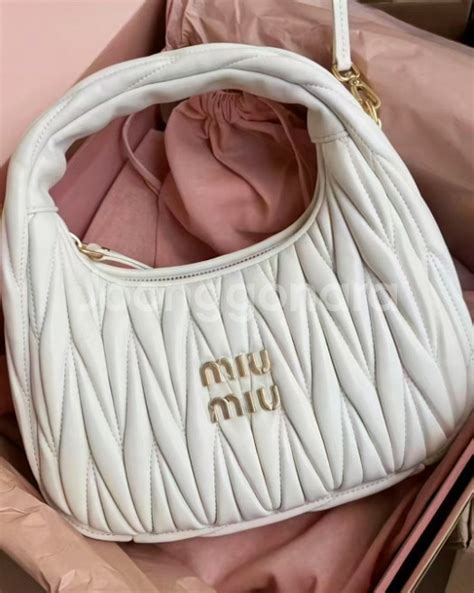 [miu Miu] 정품 미우미우 토트백 판매합니다 중고나라 카페에서 운영하는 공식 사이트