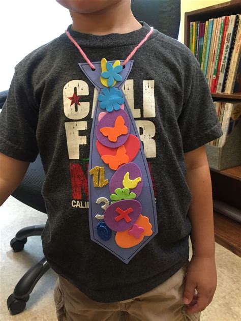 How To Make An Interesting Art Piece Using Tree Branches EHow