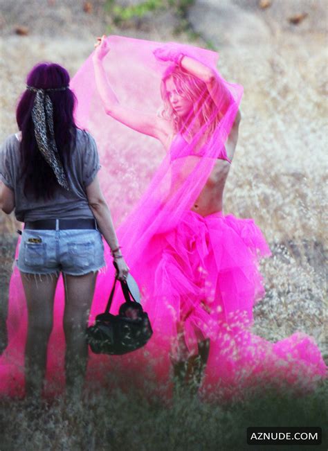 Shakira Sexy In A Pink Skirt And Bikini Top During Photoshoot In Ibiza Spain Aznude