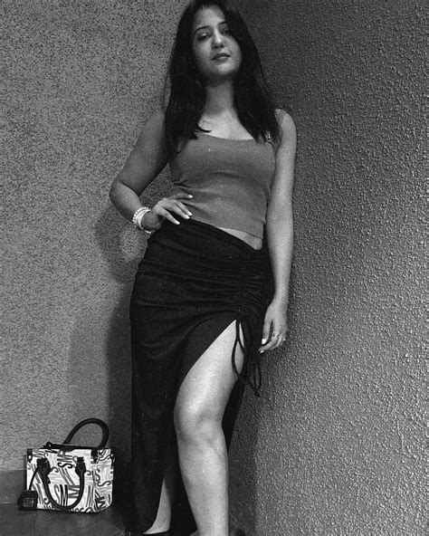 Gulki Hot Boobs Cleavage Rfucksabtv