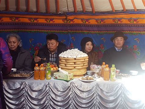 ӨНДӨР ГЭГЭЭН дуулалт жүжгийн нээлтийн үйл ажиллагаанд оролцохоор ирсэн эрхэм зочид төлөөлөгч