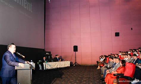 УИХ ын дарга Г Занданшатар нийслэлийн Чингэлтэй дүүргийн иргэд албан хаагчидтай уулзлаа