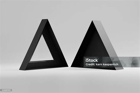 까만 삼각형 모양 종이상자 모형 창 전시를 가진 호화스러운 선물 상자 까만 두꺼운 종이 직사각형 포장 명확한 Pvc 창을 가진 삼각형 마분지 상자 Elegent 프리즘 모양