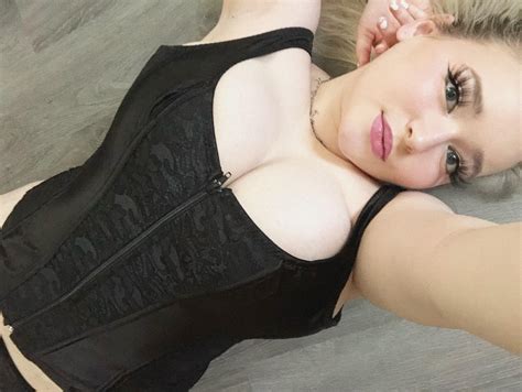 Embracing Those Curves Scrolller Embracing Those Curves Scrolller