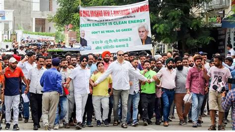 E Rickshaw Operators Take Out Rally For Highlighting Demands Issues Daily Excelsior