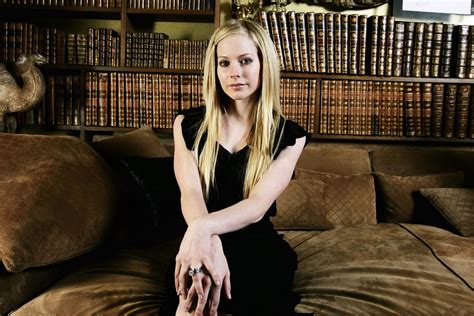 Avril Lavigne Topless Hiding Her Precious Boobs In Maxim Magazine Photoshoot Porn Pictures XXX