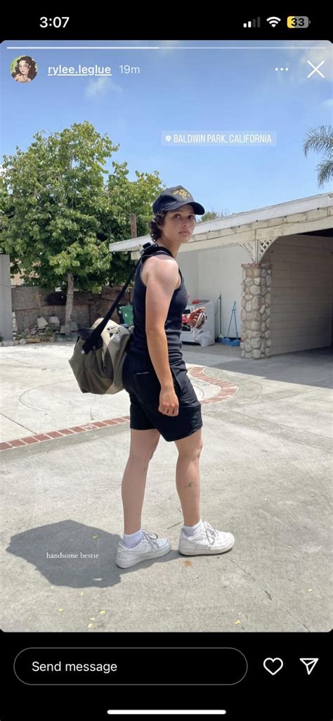 Do Yall Think Theyre Together This Is The Sam Person She Was Live With A Few Weeks Ago R