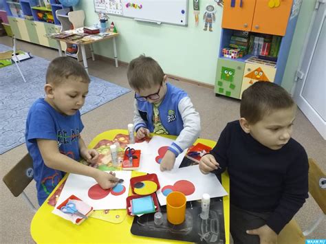 Фотоотчёт об аппликации в старшей группе «Цветной попугай 6 фото Воспитателям детских садов