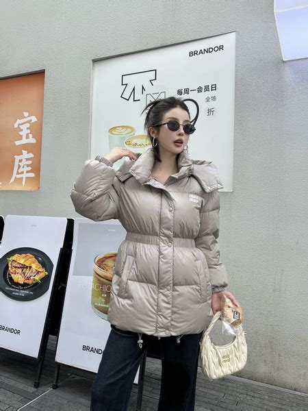 Пуховик Miu Miu купить на Ozon по низкой цене 1734802642