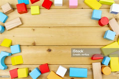 노란 나무 판자에 나무 큐브의 최고 보기 공간에 복사 합니다 Brand Name Video Game에 대한 스톡 사진 및 기타 이미지 Brand Name Video