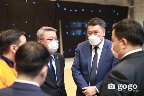 ФОТО Оюу толгойн гүний уурхайн үйлдвэрлэлийг эхлүүллээ