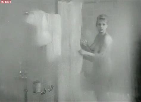 Naked Barbara Valentin In There Is Still Room In Hell Silahlar Konusuyor