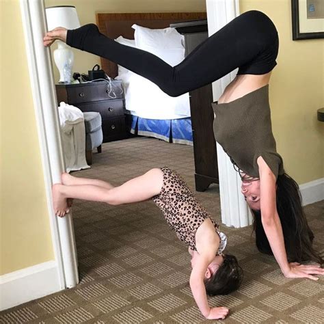 Hilaria Baldwin Yoga In Allen Lebenslagen Galade