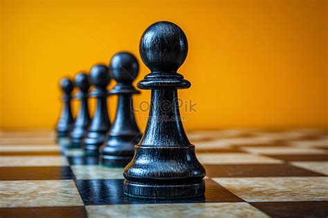 체스판에 검은색 체스 조각 사진 무료 다운로드 Lovepik