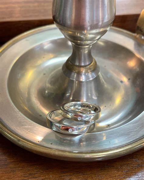 신현리보석공방 원데이 클래스 오로라같은 컬러의 핑크빛 오팔이 셋팅된 커플링이에요🩷 Instagram