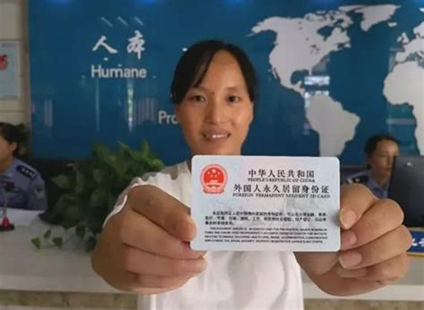 突发，中国绿卡申请放宽！这类新加坡华人回国直接拿永久居民！享受国民待遇~本地生活