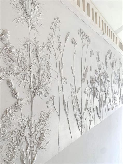 Барельеф растения и цветы на стене Настенные росписи Окрашенные стены Декор стен