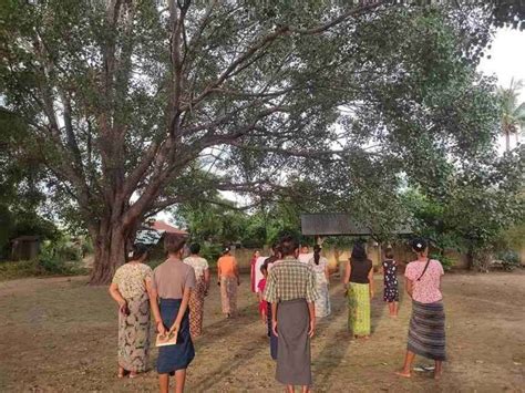 ကယ်တင်ရှင်မရှာ ဒို့ကျေးရွာ သပိတ် စစ်ကြောင်းက စစ်အာဏာရှင် တော်လှန်ရေး ဆန္ဒပြ Khit Thit Media