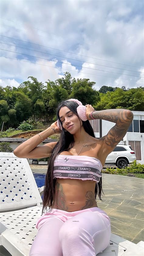 Laura Saenz Laurasaenzxx Threads Say More