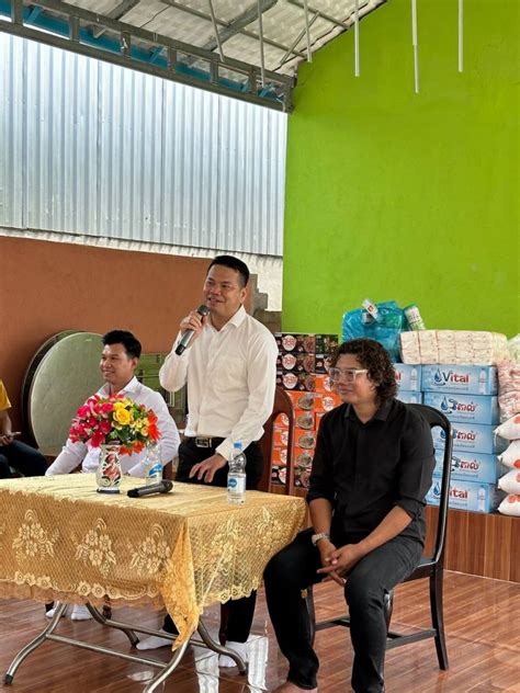 ឧកញ៉ា ហេង បូរិន នាំយកអំណោយថវិកានិងសម្ភារៈសិក្សា ជូនដល់កុមារកំព្រានៅមណ្ឌលមែកឈើ