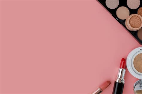 분홍색 배경에 메이크업 제품입니다 복사 공간이 있는 맨 위 보기 0명에 대한 스톡 사진 및 기타 이미지 0명 구도 그림자 Istock