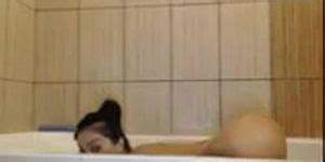 Gata Se Masturba Na Banheira Tnaflix Com