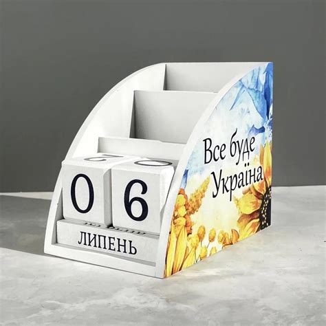 Вічний календар органайзер для ручок та олівців настільний деревяний