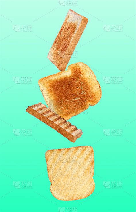 美味的吐司落在彩色背景上