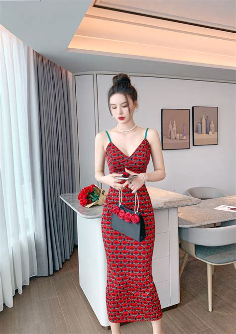 2025夏季新款女针织印花吊带长裙v领收腰显瘦弹力花纹连衣裙4928 阿里巴巴