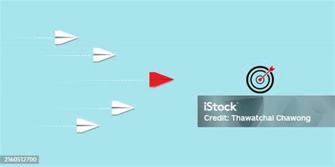 밝은 파란색 배경에 목표를 향해 비행하는 빨간 비행기 리더십의 개념 목표 달성 성공 위험 관리 0명에 대한 스톡 사진 및 기타 이미지 Istock