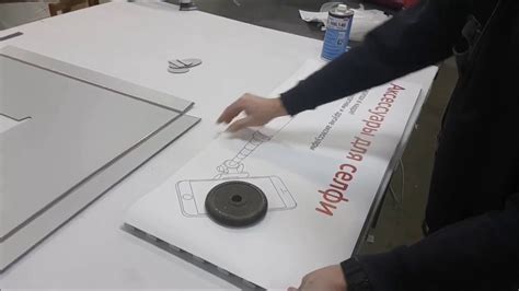 Как наклеить самоклеющуюся пленку Youtube