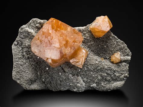 Scheelite On Muscovite Huya W Sn Be Deposit Huya Township Mt Xuebaoding Pingwu County